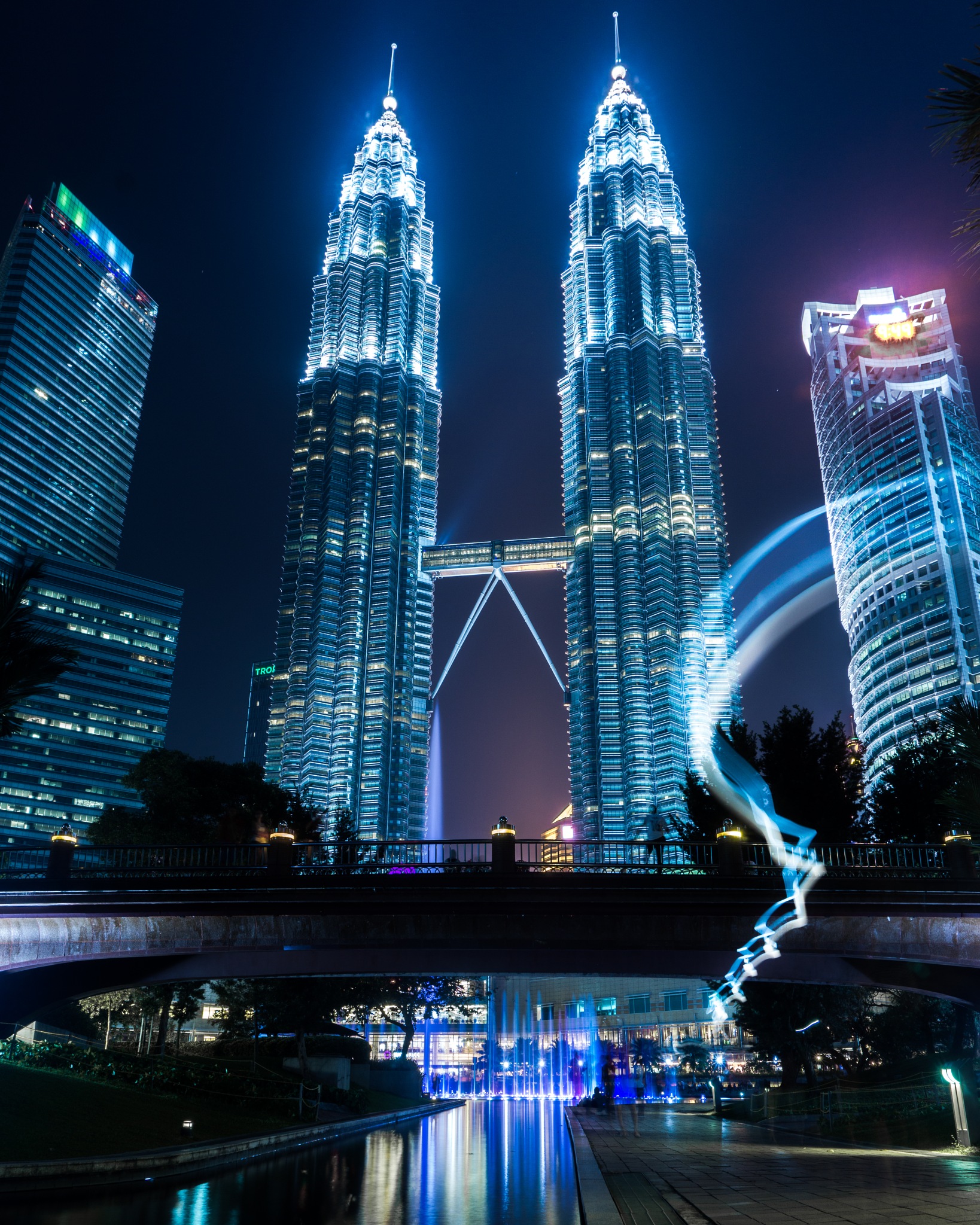 KLCC Twin Tower by Pictogram3 on YouPic